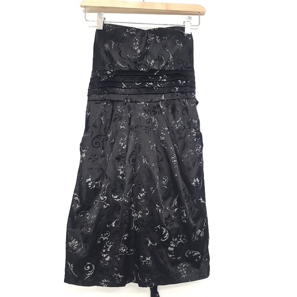 Snap | Dresses | Snap Short Strapless Blacksilver Gilittery Velvet ...